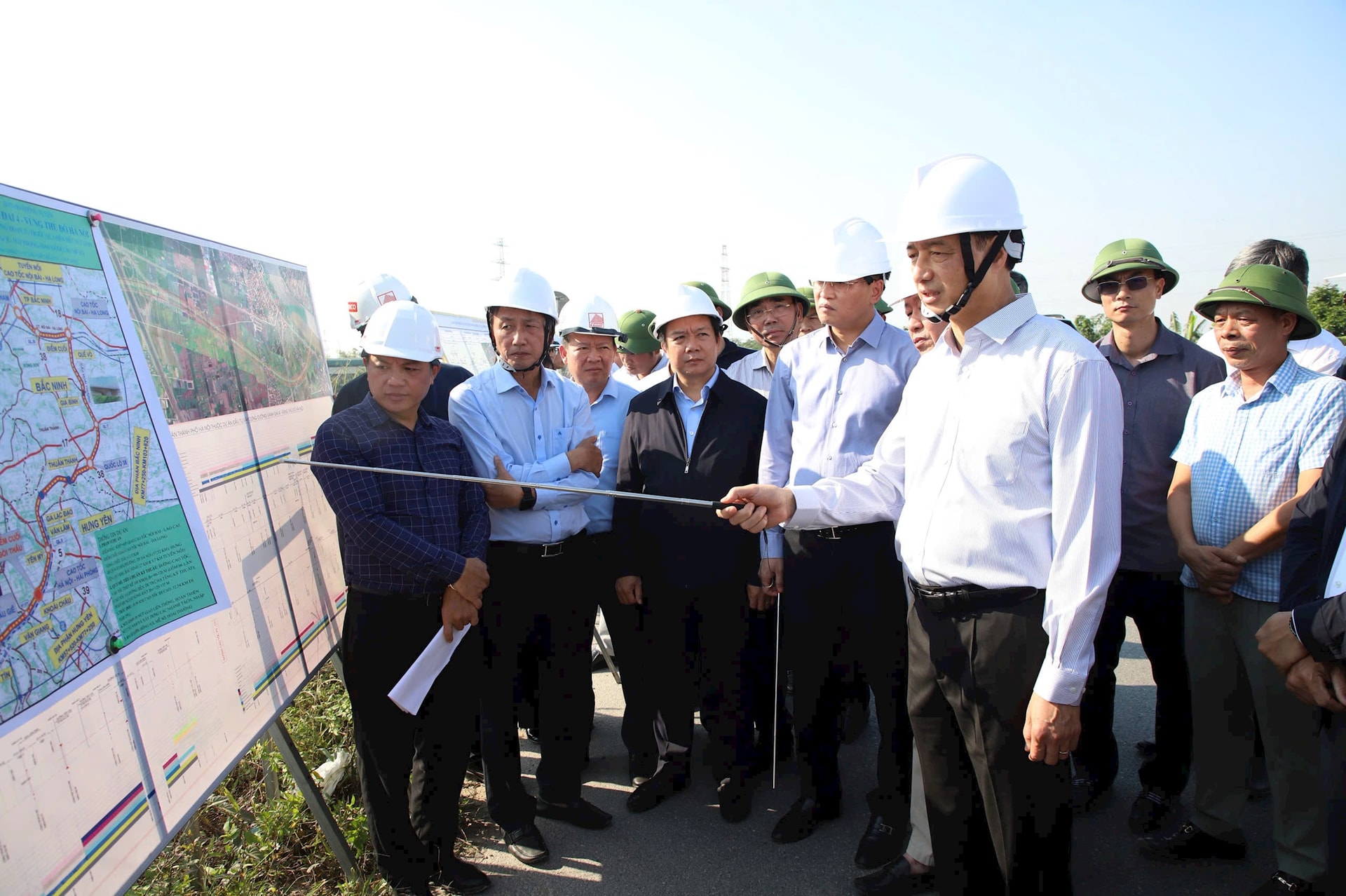 Hanoi Party Chief inspects progress of Ring Road 4 - Capital Region project
