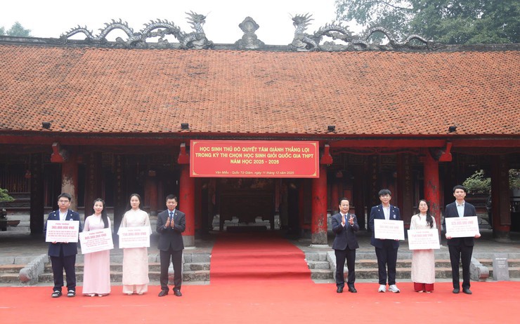 Hanoi meets and encourages national excellent student teams for ...