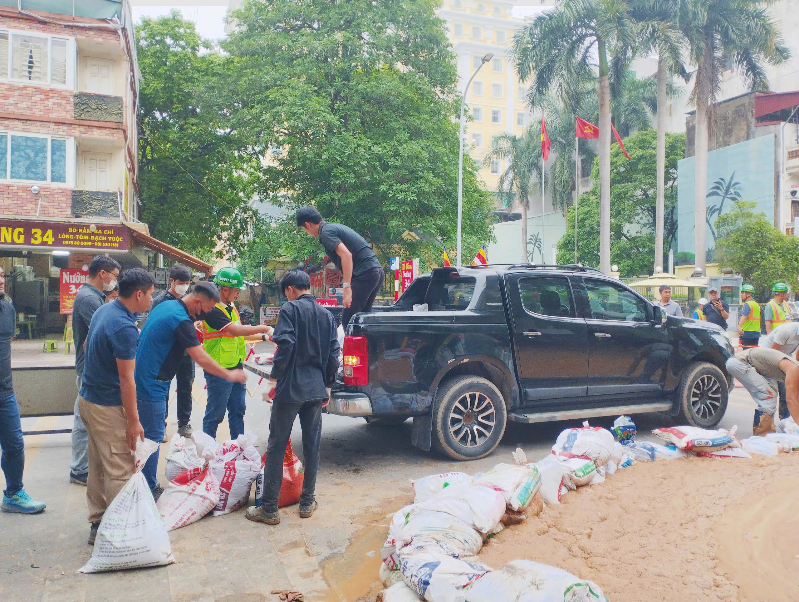 Thông tin chính thức hỗn hợp bùn phun lên mặt đất khi khoan hầm đường ...