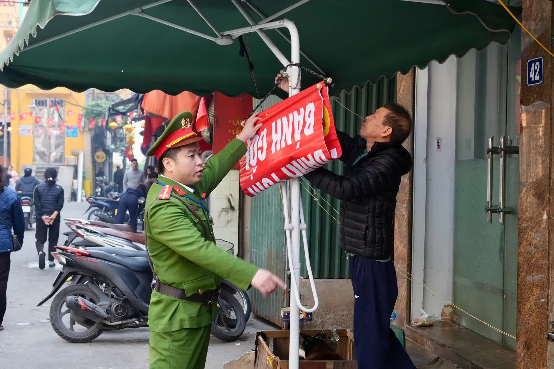 Phường Hồng Hà ra quân xóa bỏ chợ tạm, chợ cóc, lập lại trật tự đô thị ...